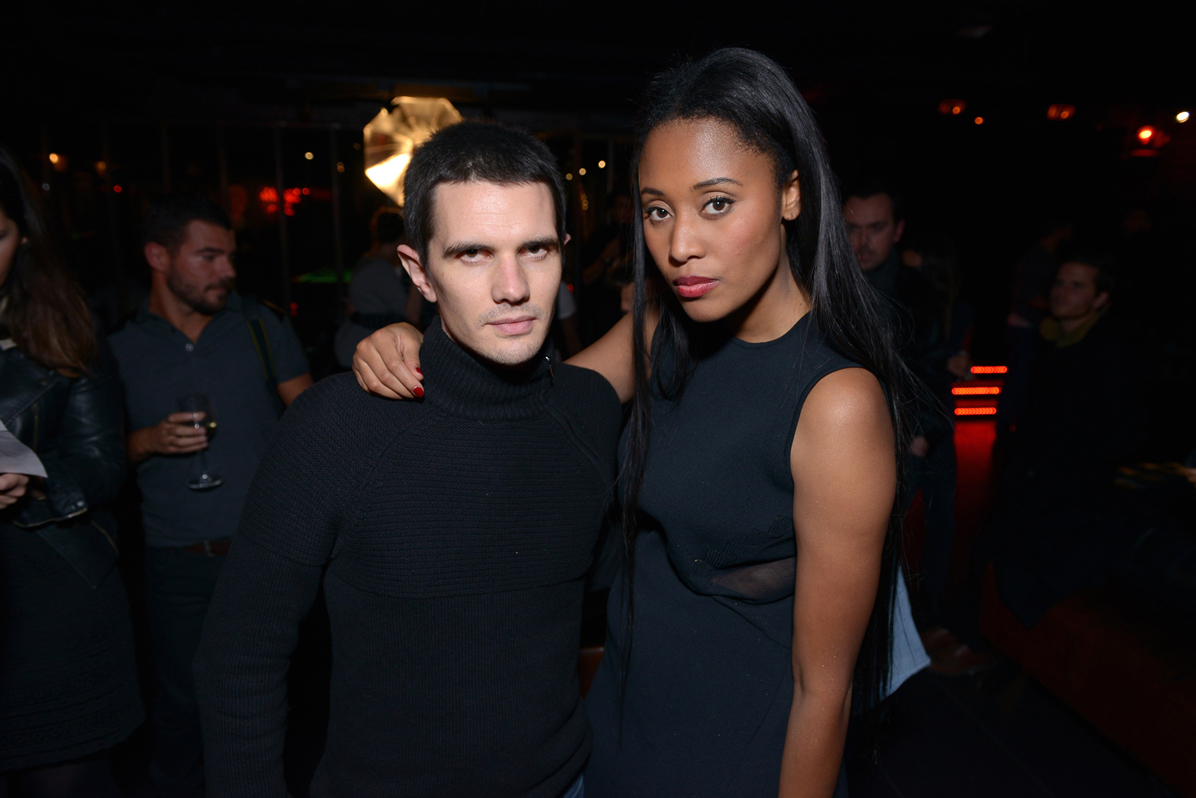 Showcase de V.V. Brown avec Paco Rabanne - en - Say Who