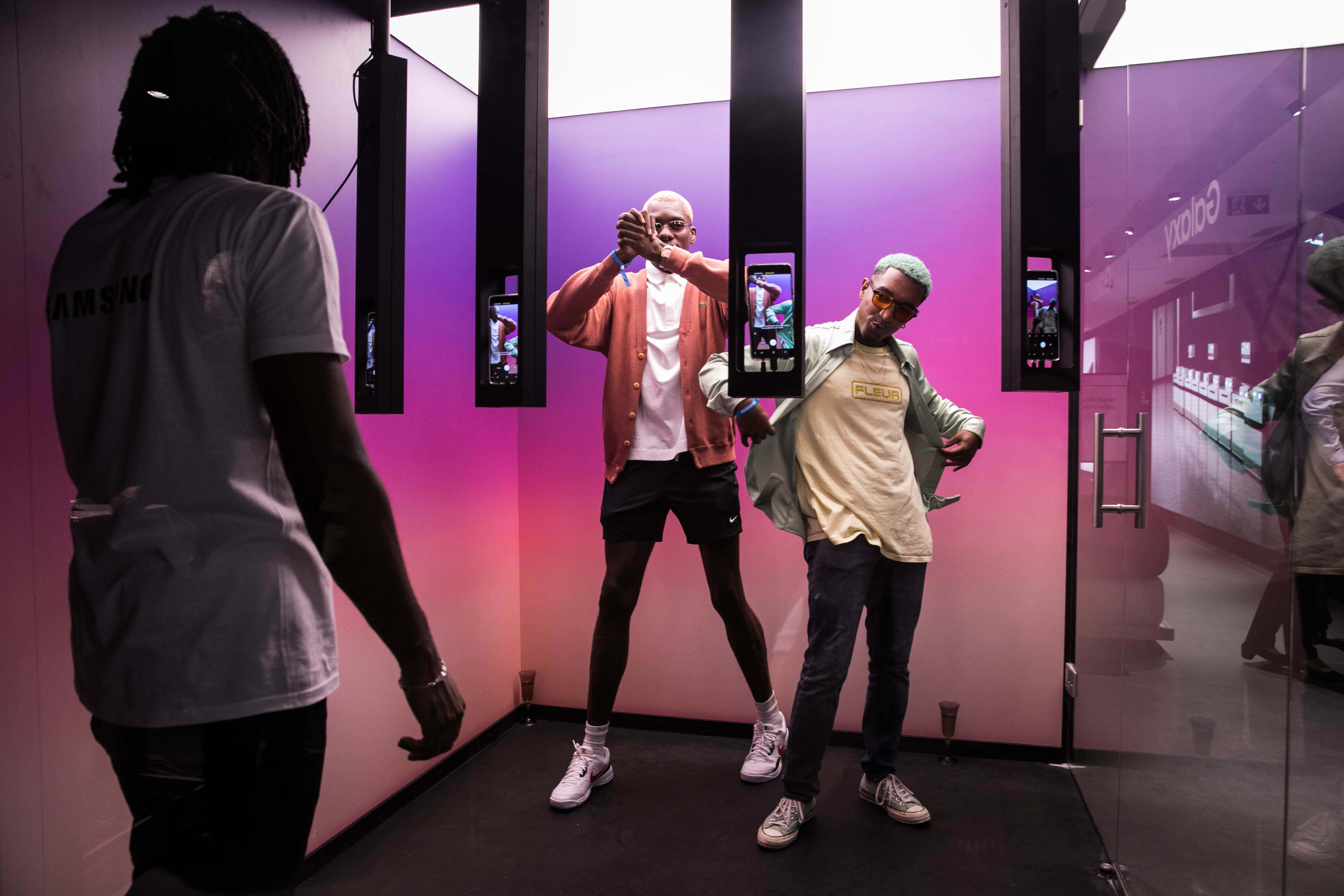 The Samsung Experience takes over the Champs-Élysées - en - Say Who