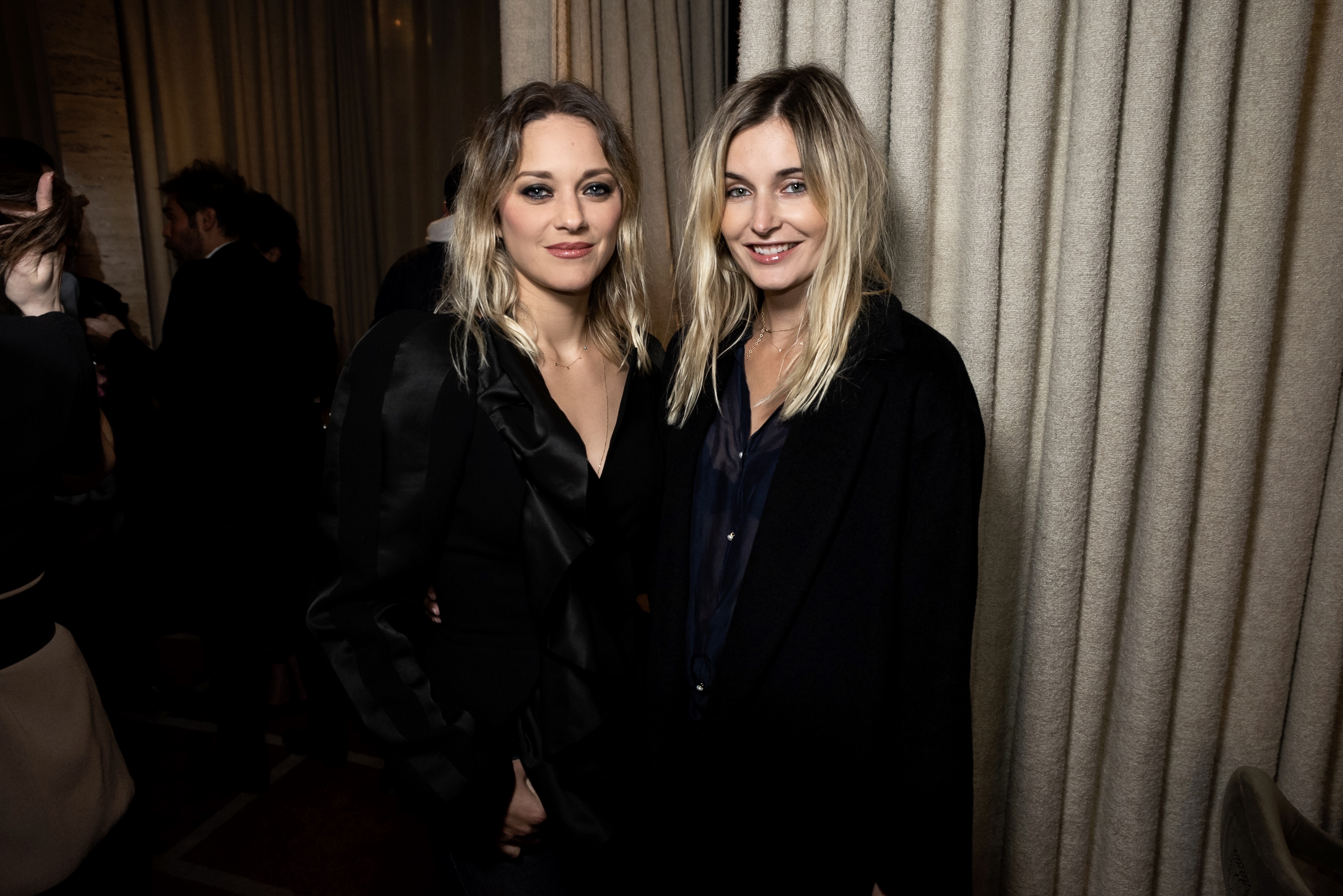 Marion Cotillard et Isabelle Adjani à la table d'Albane Cleret | Say Who
