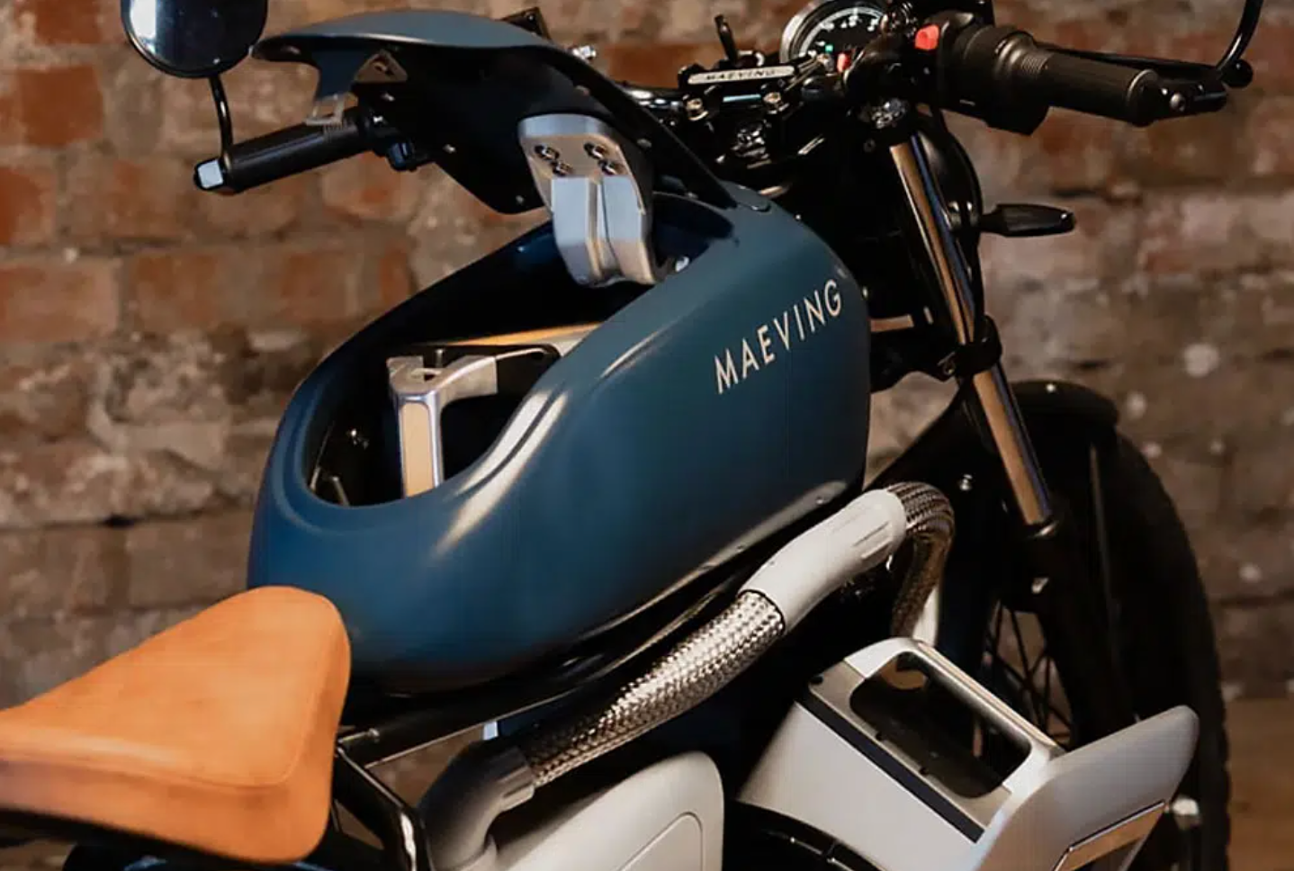 MAEVING RM1x Sebastian Inglis-Jones : road save the queen