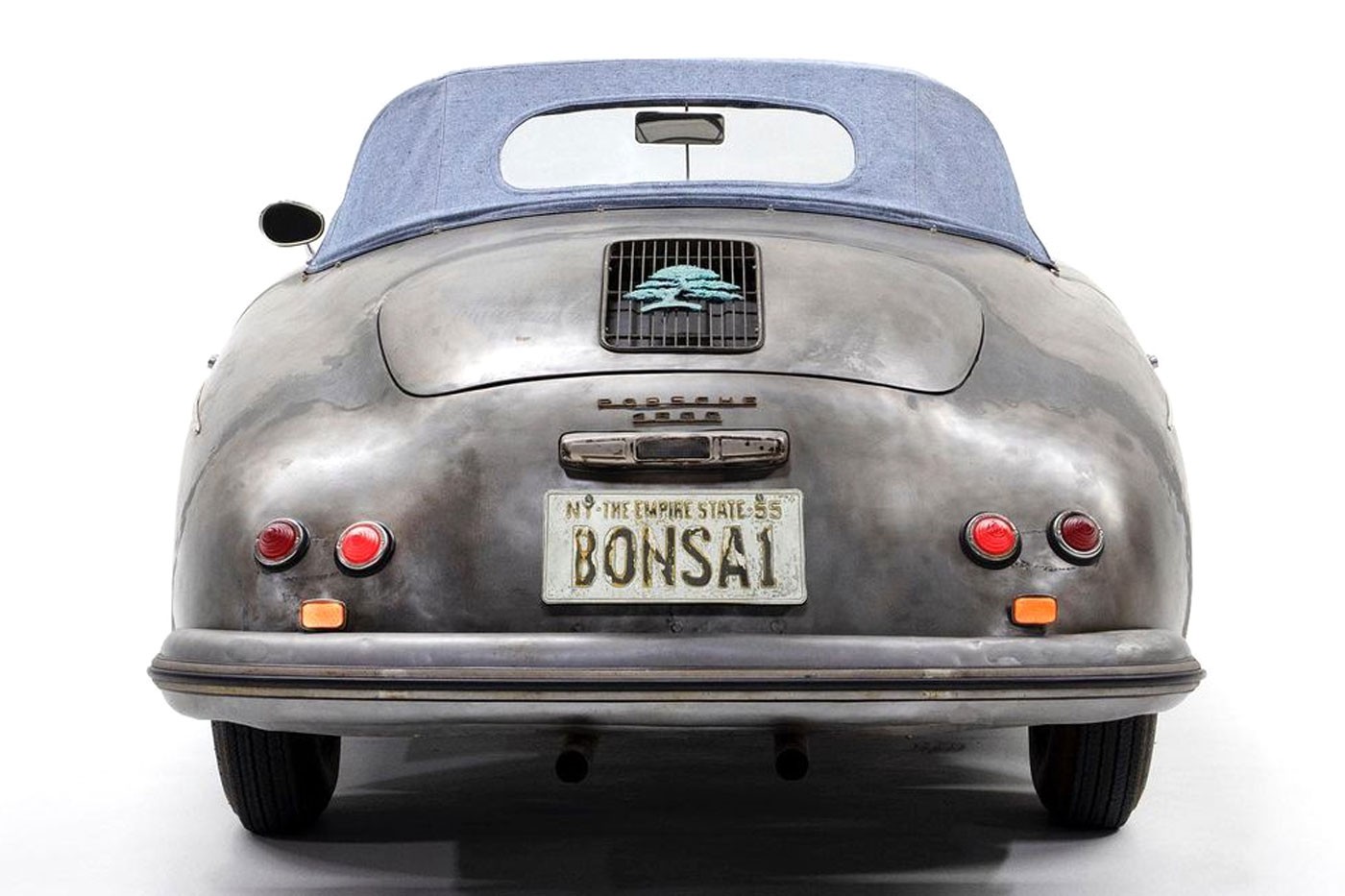 Daniel Arsham x Porsche 356 : Roaring tree trunk