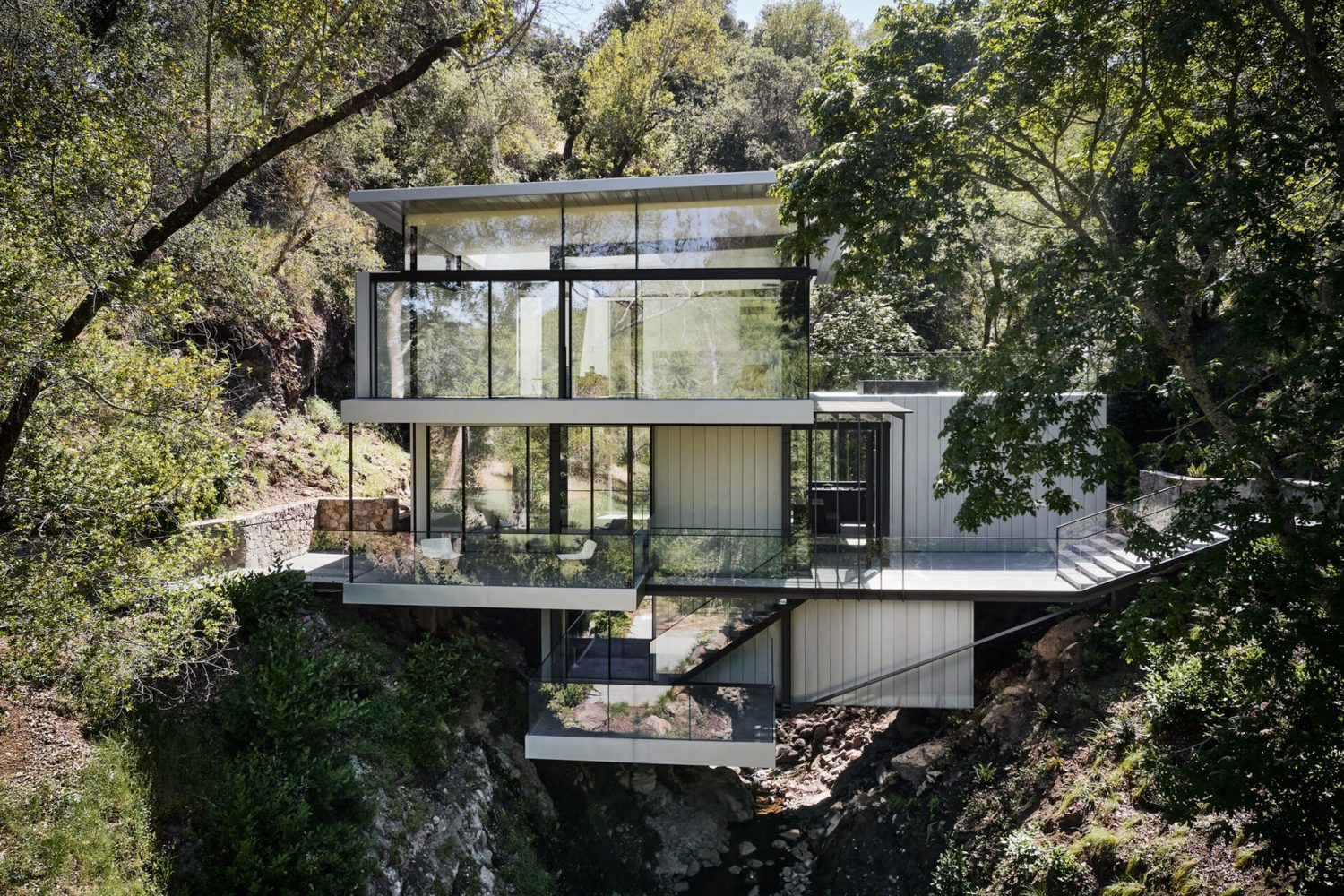 Fougeron Architecture x la maison suspendue : et au milieu coule une ...