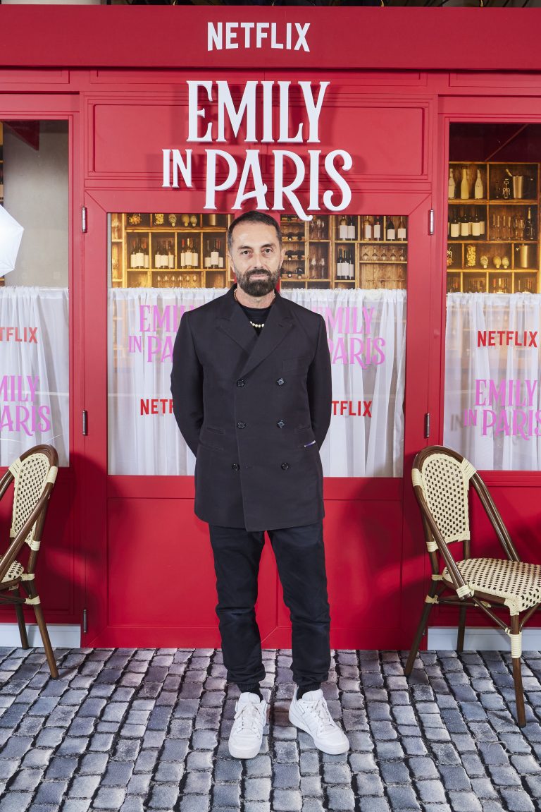 Emily is back in paris