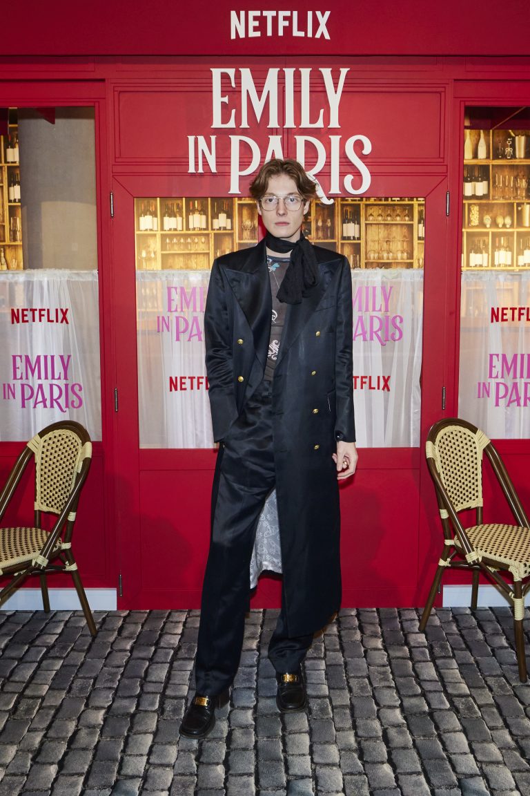 Emily is back in paris